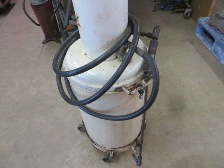 ARO Pneumatic Grease Gun - Lambrecht Auction, Inc.