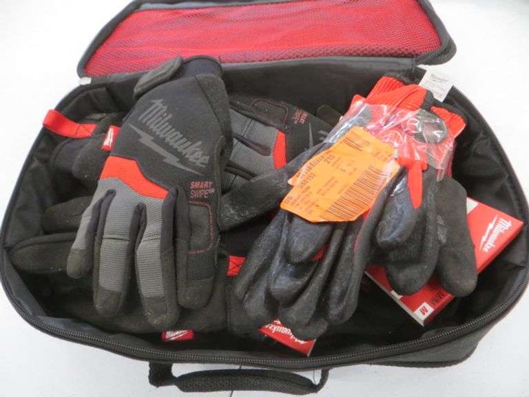 Milwaukee Soft Case 5 Pairs Of Gloves - Lambrecht Auction, Inc.