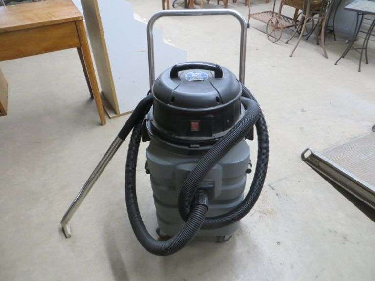 Large Shop Vac - Lambrecht Auction, Inc.