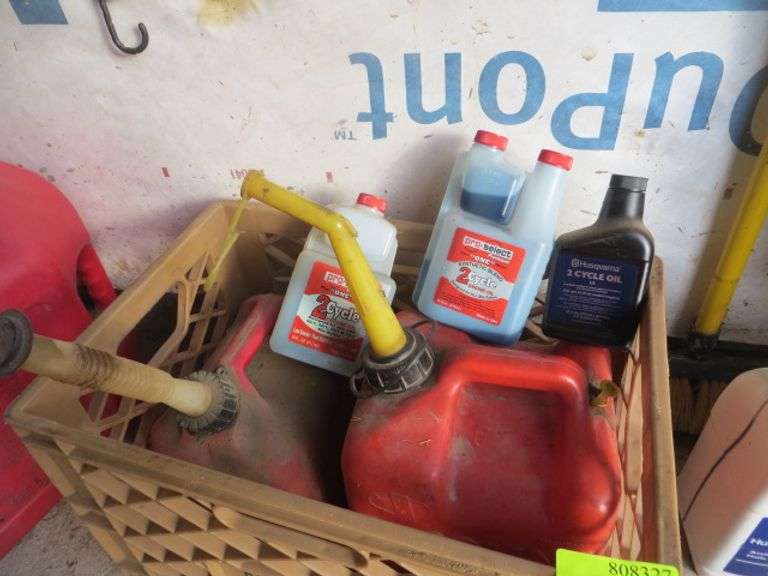 Chain Saw Gas Cans, 2-Cycle Mix - Lambrecht Auction, Inc.