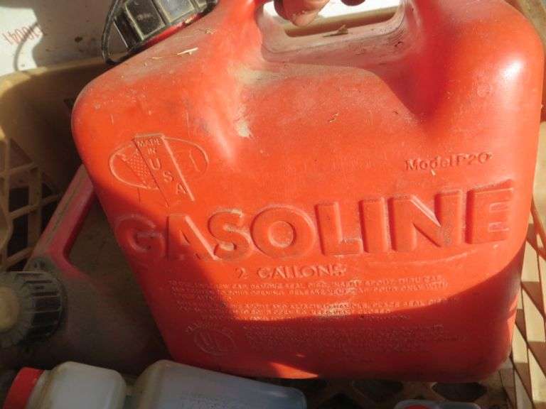 Chain Saw Gas Cans, 2-Cycle Mix - Lambrecht Auction, Inc.