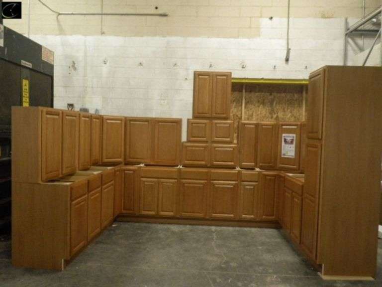Regal Oak Kitchen Cabinet Set 10'x14'x10' - Lambrecht Auction, Inc.