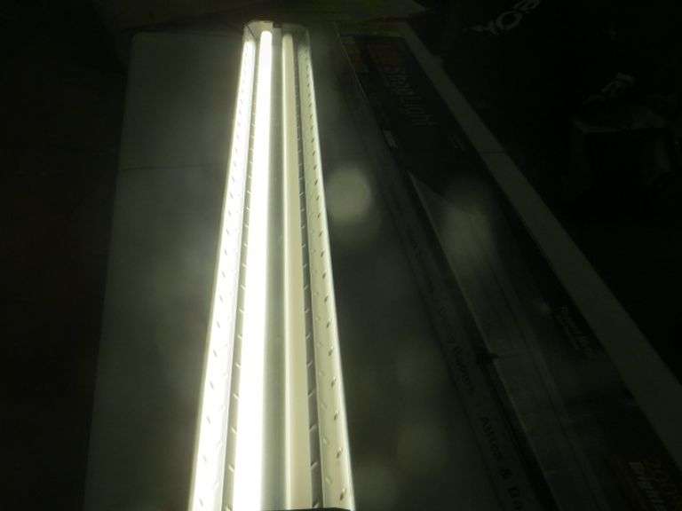 Champion 4ft Led Shop Light - Lambrecht Auction, Inc.