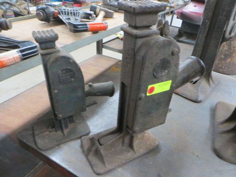Walker NO.3 & Badger NO.55 Toe Jacks - Lambrecht Auction, Inc.