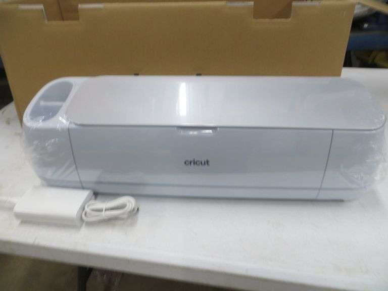Cricket Maker 3 Ultimate Cutting Machine - Lambrecht Auction, Inc.