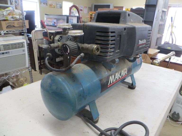 Makita Mac500 Air Compressor - Lambrecht Auction, Inc.