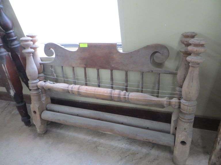 Antique Rope Bed - No siderails - Lambrecht Auction, Inc.