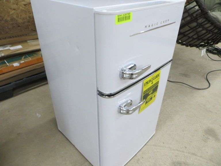 Retro Magic Chef Dorm Sized Refrigerator In White - See Details ...