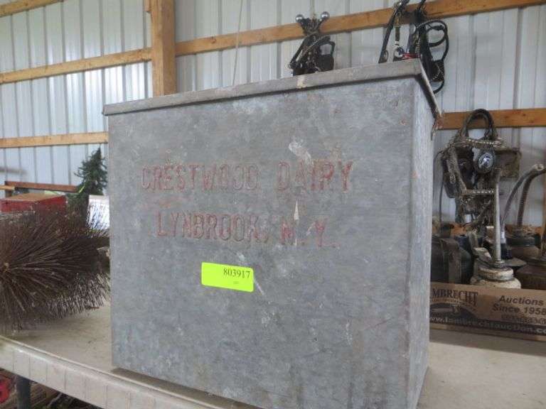 Crestwood Dairy Box - Lambrecht Auction, Inc.