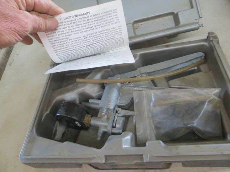 Mity Vac Vacuum Pump - Lambrecht Auction, Inc.