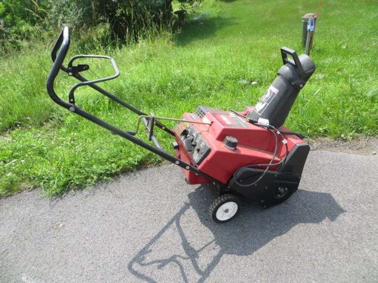 Toro 5 HP Snowblower - CCR2500 EGTS - Lambrecht Auction, Inc.
