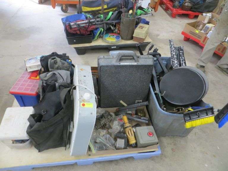 Pallet of Miscelaneous - Lambrecht Auction, Inc.