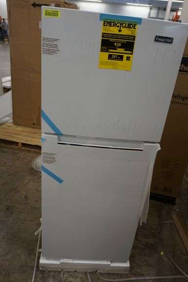 Magic Chef 10.1 cu. ft. Top Freezer Refrigerator in White - Lambrecht ...