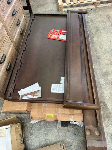 Marina Del Rey Queen Bed - Lambrecht Auction, Inc.