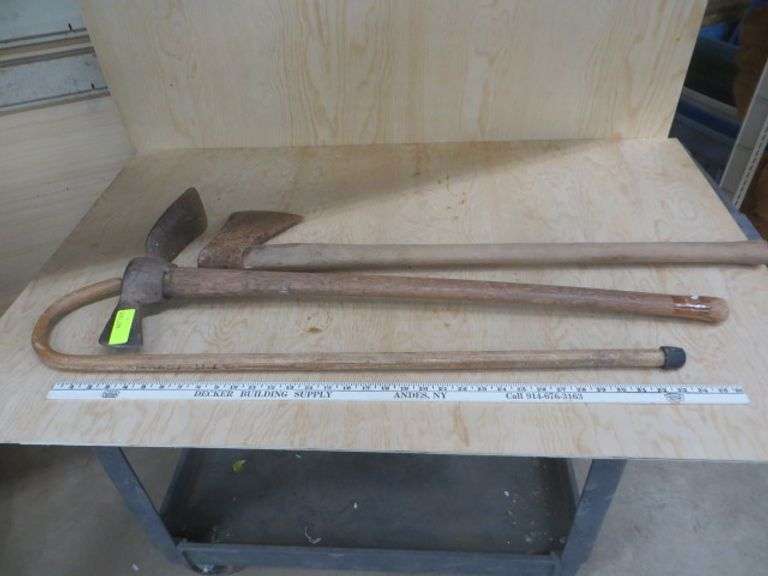 Maddox and Early Axe - Lambrecht Auction, Inc.