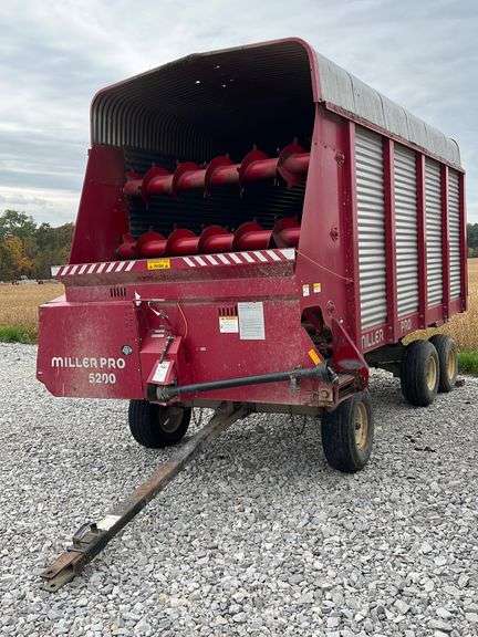 Miller Pro 5200 Silage Wagon - Langham Auctioneers