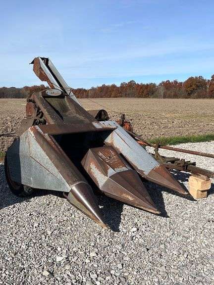 New Idea 2-Row Wide Corn Picker - Langham Auctioneers
