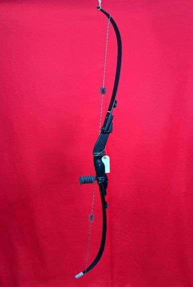 Das Dalaa Long Bow Riser w/ BlackMax Limbs - Langham Auctioneers
