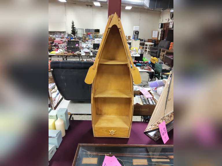 Wood boat decor w/ oars approx 40" tall - Lindsay Auctions & Realty LLC