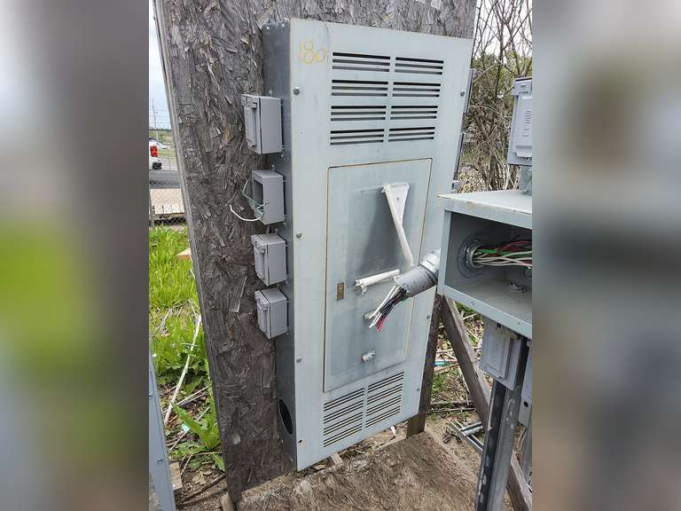 2 temporary panel boxes - Lindsay Auctions & Realty LLC
