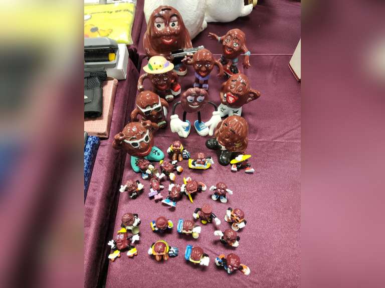 Group of California Raisins SEE PICS - Lindsay Auctions & Realty LLC