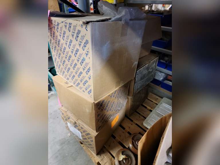 Pallet: flush device boxes, outlet boxes, & other SEE PICS - Lindsay ...