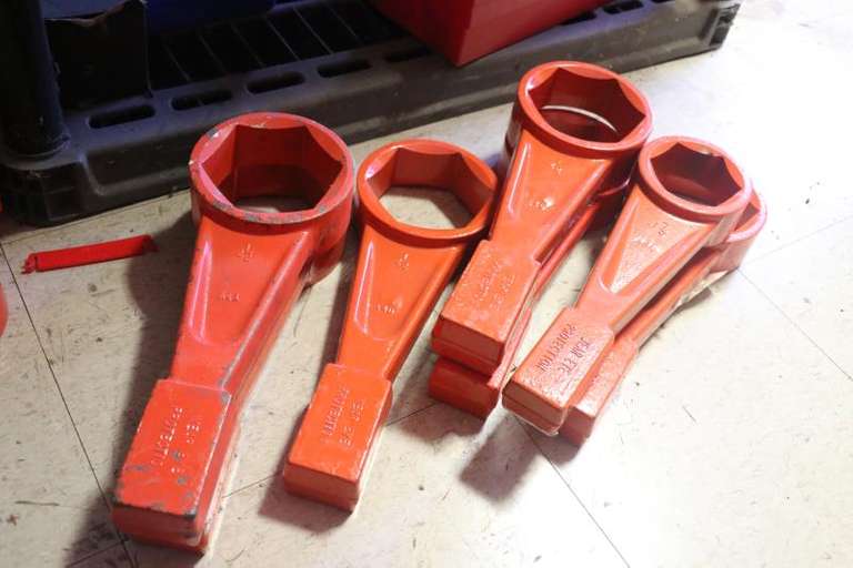 2.5" HAMMER WRENCHES - Lawler Auction Company