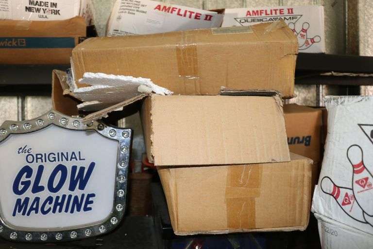 THE ORIGINAL GLOW MACHINE NOVELTY MACHINE WITH 4 DISPLAY BOXES ON ...