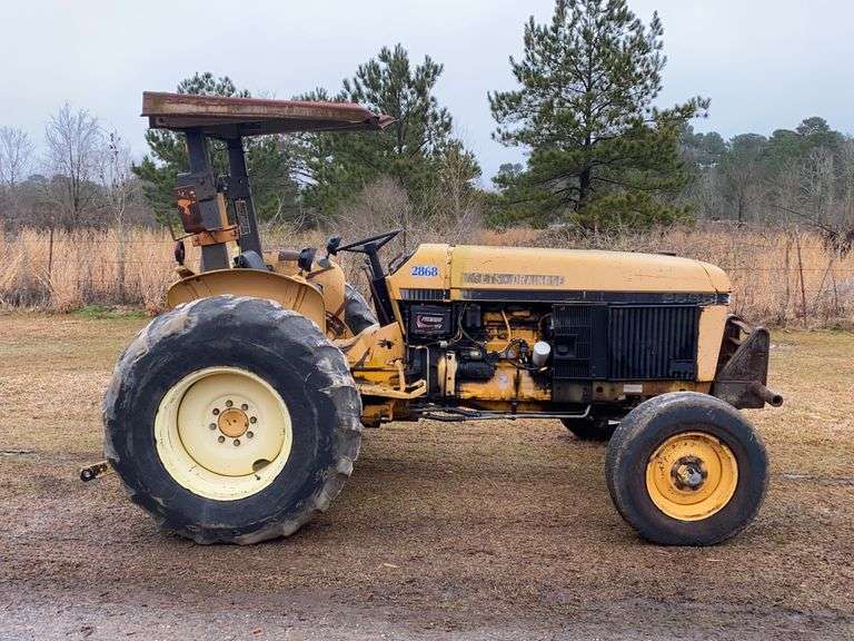 John Deere 2555 Tractor - Lawler Auction Company