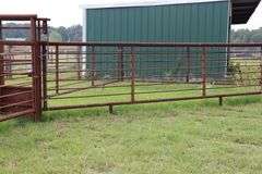 Cattle Working Corral System with Ally. - Lawler Auction Company