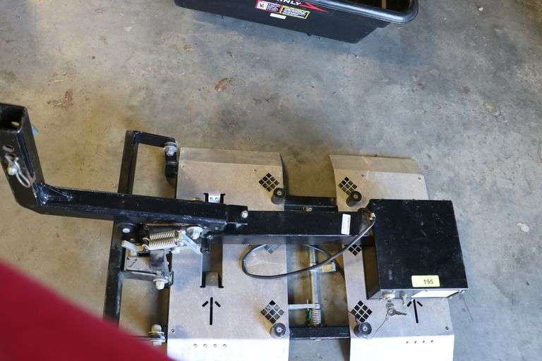 Harman Auto Lift (Bumper Hitch) - Lawler Auction Company