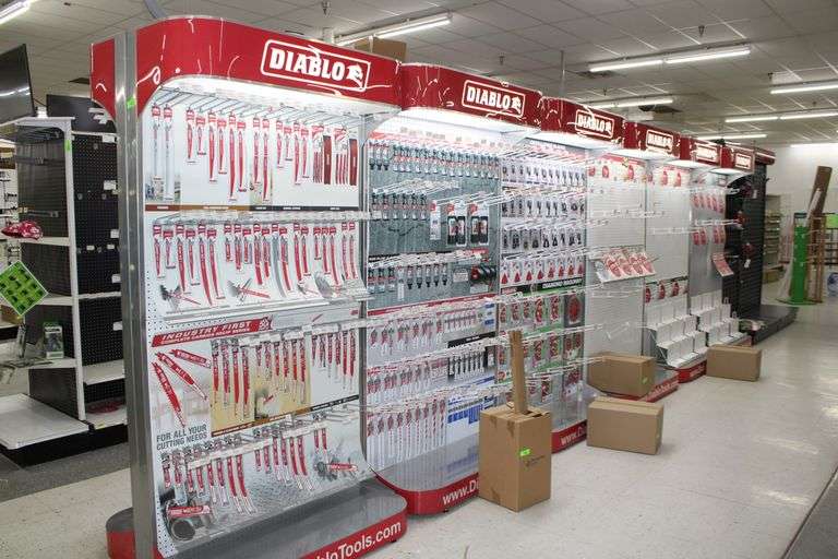 32’ DIABLO MERCHANDISING DISPLAYS. INCLUDES EFCO DISPLAYS. PRODUCT IS ...