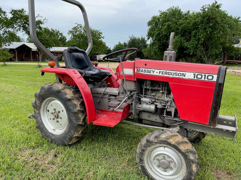 Massey Ferguson 1010 Tractor MFWD - Leap Auctions, LLC