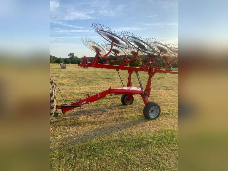 Batrake 10 Wheel Hay Rake - Leap Auctions, LLC