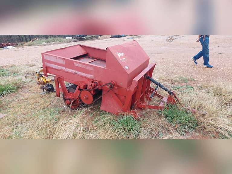 Bermuda King 2 Row Sprigger - Leap Auctions, LLC