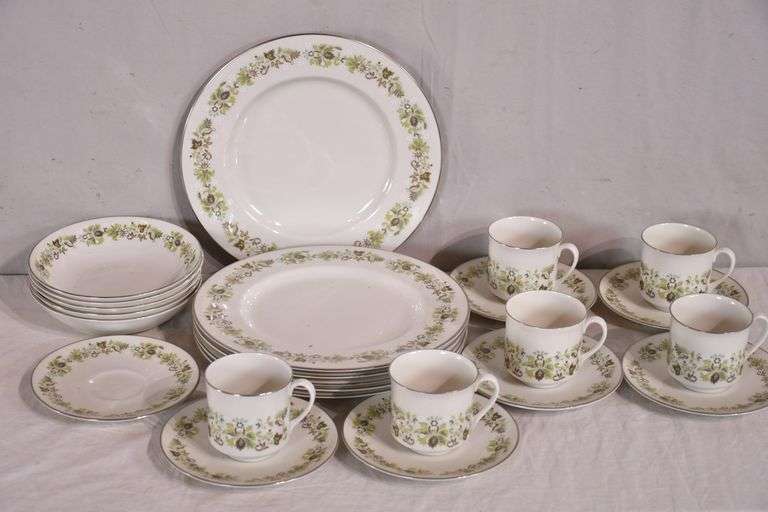 24 piece set of Royal Daulton "Vanity Fair" china; 1001-109 - R.H. Lee ...