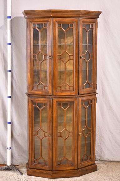 Lighted curio cabinet with glass shelves; 68-2718 - R.H. Lee & Co ...