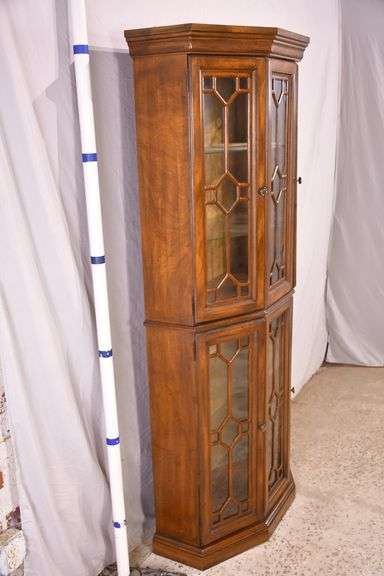 Lighted curio cabinet with glass shelves; 68-2718 - R.H. Lee & Co ...