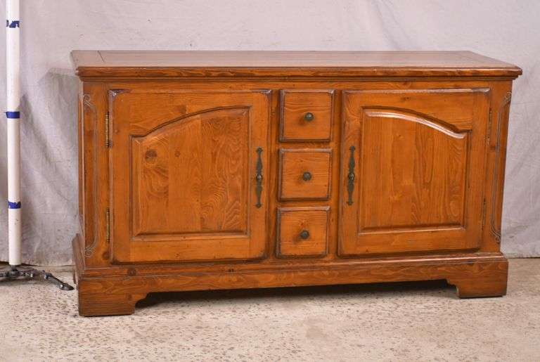 Pine credenza with 3 drawers and 2 raised panel doors; 68-2856 - R.H ...
