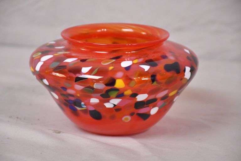 One Eared Cow red art glass bowl; 13881-G068 - R.H. Lee & Co. Auctioneers