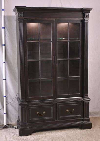 Pulaski "Antiques Roadshow" large sliding glass door bookcase/curio ...