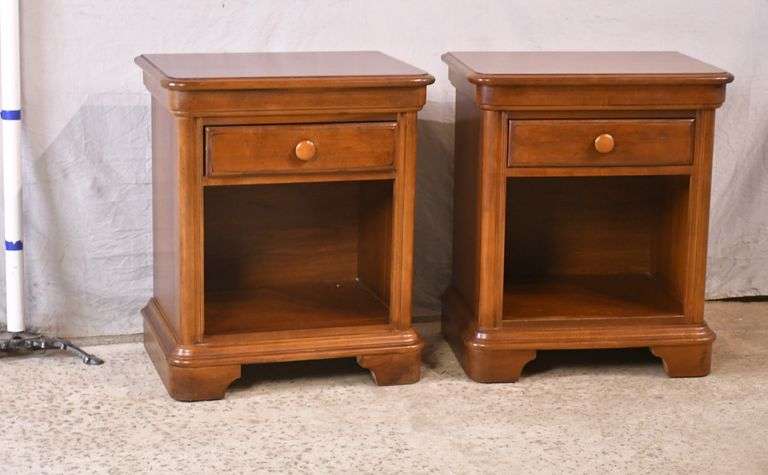 Pair of Hooker cherry single drawer open front end tables; 68-3195 - R ...