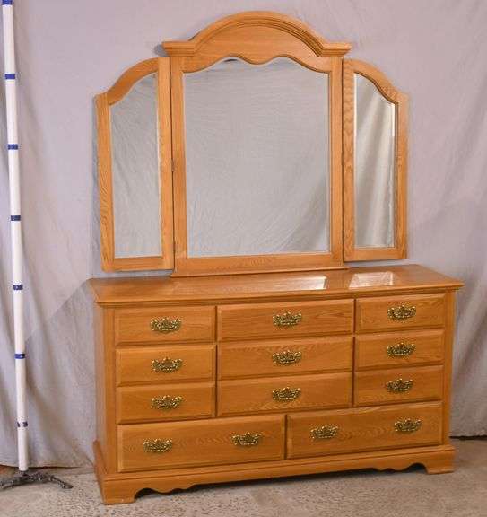 Oak 8 drawer dresser with beveled batwing mirror; 74-10285 - R.H. Lee ...