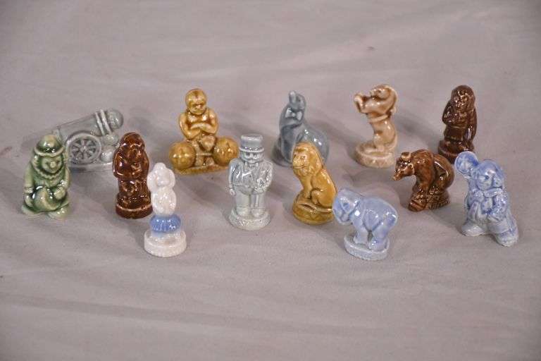 Group of 13 Wade "Circus" figurines; 11923-063B - R.H. Lee & Co ...