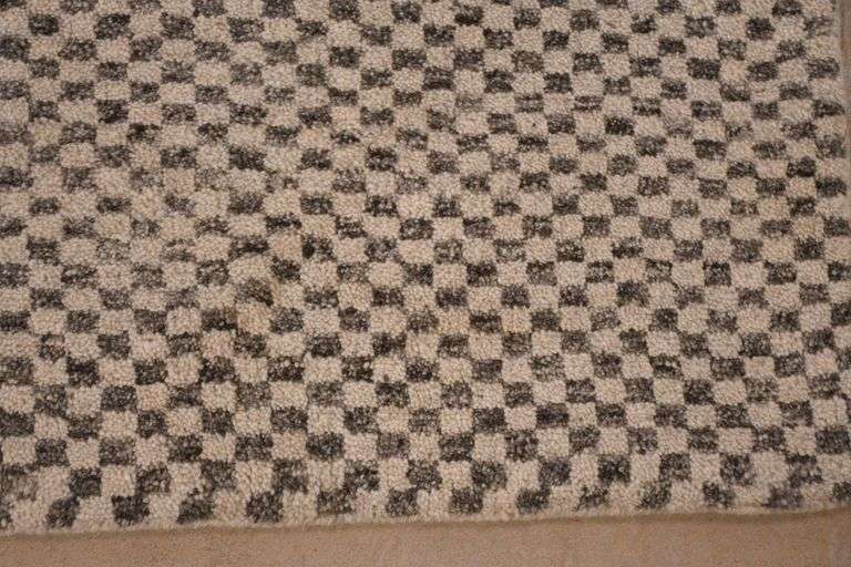 5x8 hand knotted Indo-modern checkerboard pattern rug; 40-146740 - R.H ...