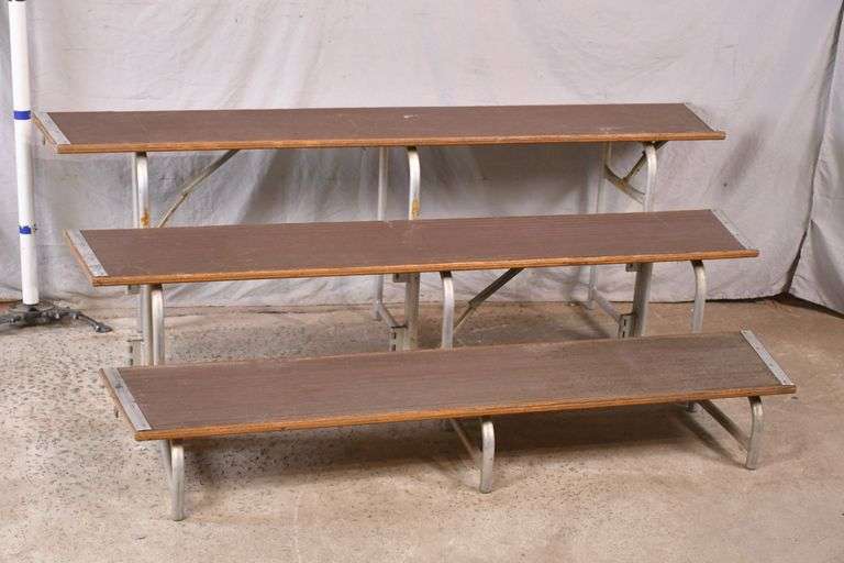 Wenger folding 3 step riser; 13024-450 - R.H. Lee & Co. Auctioneers