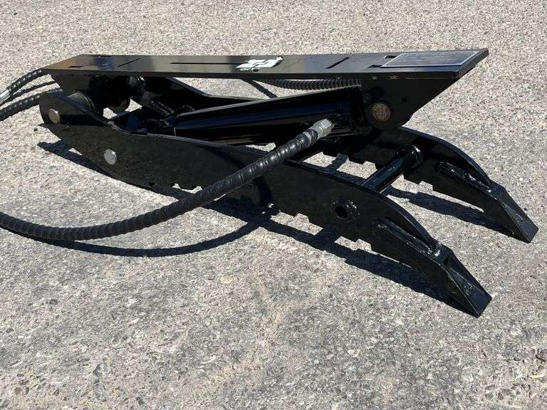 UNUSED Mini-Excavator Hydraulic 3FT Thumb Clamp - Larry Otten ...