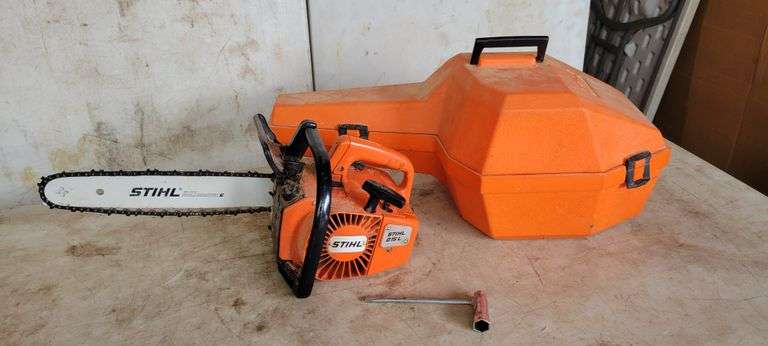 Stihl 015L Chainsaw - Lee Real Estate & Auction Service