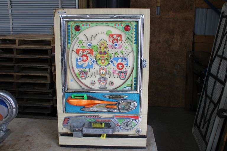 Daido Plinko pinball machine - Lee Real Estate & Auction Service