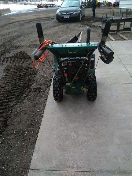 Murray ultra snowblower - Lee Real Estate & Auction Service